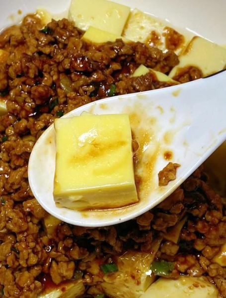 100g鸡蛋糕的热量是多少_减肥能吃吗-第1张图片-山城妙识