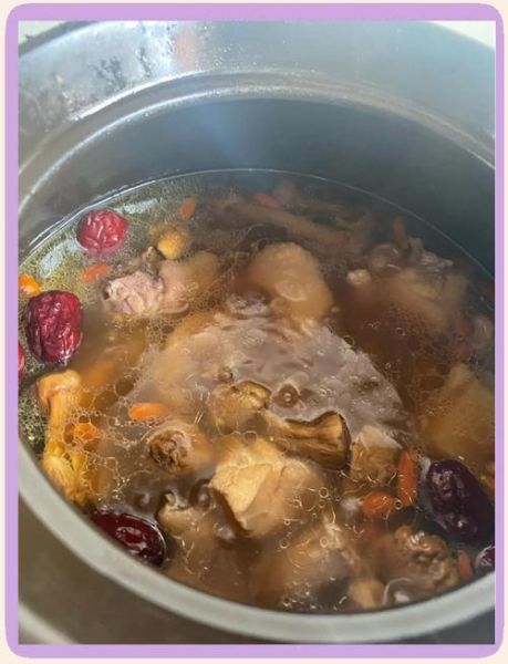 姬松茸炖鸡汤的功效_姬松茸鸡汤适合什么人喝-第2张图片-山城妙识 姬松茸炖鸡汤的功效_姬松茸鸡汤适合什么人喝-第2张图片-山城妙识