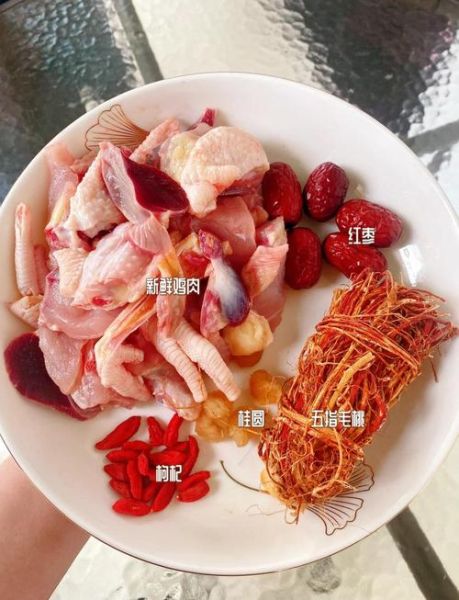 五指毛桃煲鸡汤还可以加什么材料_如何搭配更养生-第1张图片-山城妙识 五指毛桃煲鸡汤还可以加什么材料_如何搭配更养生-第1张图片-山城妙识