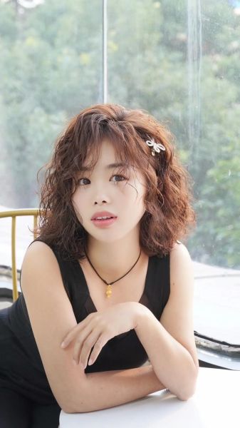 粟米烫发型适合什么脸型_粟米烫怎么打理-第1张图片-山城妙识 粟米烫发型适合什么脸型_粟米烫怎么打理-第1张图片-山城妙识