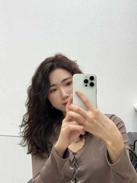 粟米烫发型适合什么脸型_粟米烫怎么打理-第3张图片-山城妙识 粟米烫发型适合什么脸型_粟米烫怎么打理-第3张图片-山城妙识