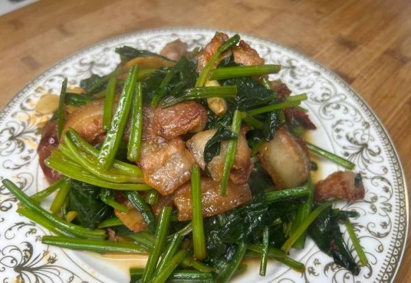 菠菜炒肉怎么做_菠菜炒肉需要焯水吗-第2张图片-山城妙识 菠菜炒肉怎么做_菠菜炒肉需要焯水吗-第2张图片-山城妙识
