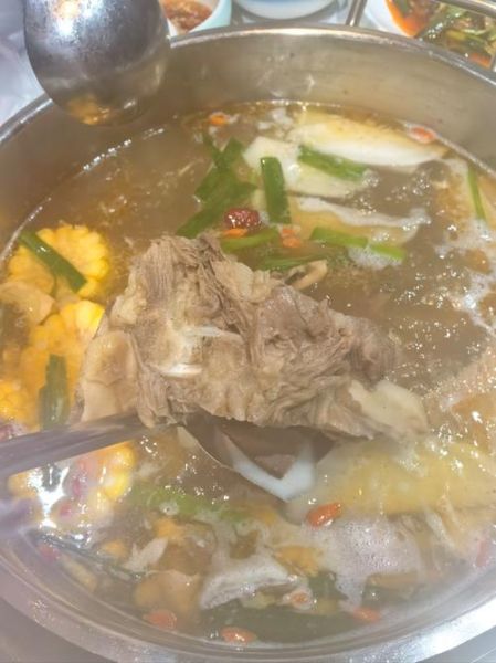 牛骨汤怎么熬才白_牛骨汤放什么配料最好吃-第1张图片-山城妙识 牛骨汤怎么熬才白_牛骨汤放什么配料最好吃-第1张图片-山城妙识