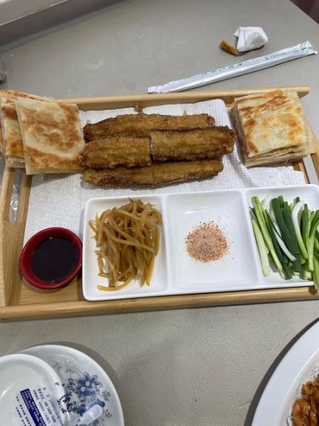 烙饼卷带鱼怎么吃_带鱼烙饼卷吃法大全-第3张图片-山城妙识