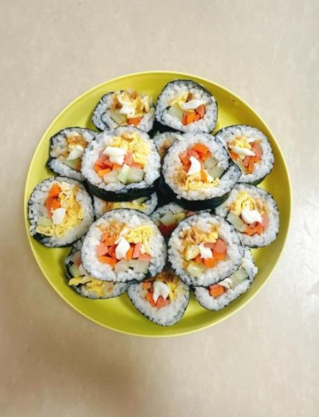 寿司怎么做_家庭版寿司卷做法-第1张图片-山城妙识 寿司怎么做_家庭版寿司卷做法-第1张图片-山城妙识