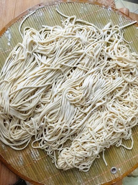 手工面条怎么做_和面水温多少合适-第3张图片-山城妙识 手工面条怎么做_和面水温多少合适-第3张图片-山城妙识