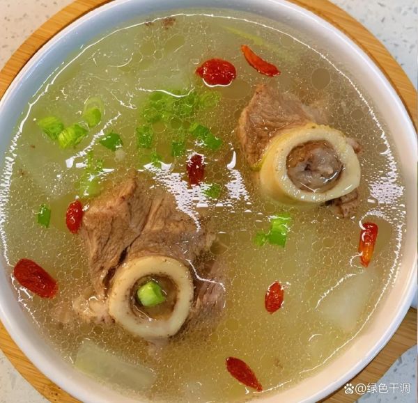 大骨头汤怎么熬才白_大骨头汤放什么配料-第2张图片-山城妙识 大骨头汤怎么熬才白_大骨头汤放什么配料-第2张图片-山城妙识