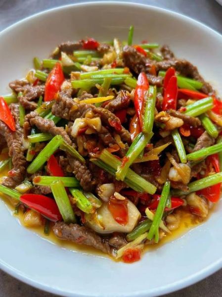 芹菜炒牛肉热量高吗_芹菜炒牛肉有什么营养-第1张图片-山城妙识 芹菜炒牛肉热量高吗_芹菜炒牛肉有什么营养-第1张图片-山城妙识