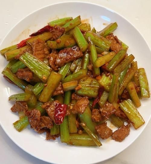 芹菜炒牛肉热量高吗_芹菜炒牛肉有什么营养-第3张图片-山城妙识 芹菜炒牛肉热量高吗_芹菜炒牛肉有什么营养-第3张图片-山城妙识