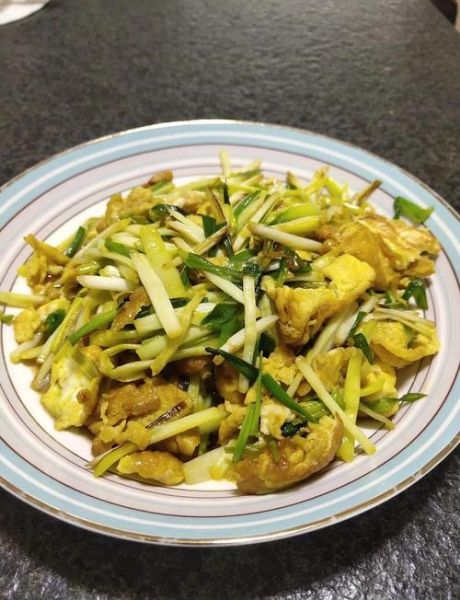 蒜苗炒鸡蛋怎么炒好吃_蒜苗炒鸡蛋的做法大全-第1张图片-山城妙识 蒜苗炒鸡蛋怎么炒好吃_蒜苗炒鸡蛋的做法大全-第1张图片-山城妙识