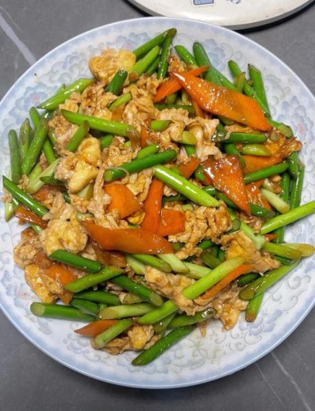 蒜苔炒鸡蛋怎么做_蒜苔炒鸡蛋的家常做法-第1张图片-山城妙识