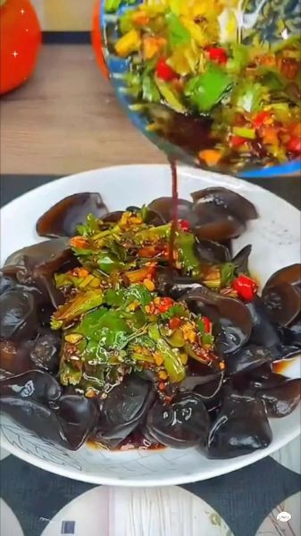 凉拌黑木耳怎么做_凉拌黑木耳需要焯水吗-第2张图片-山城妙识