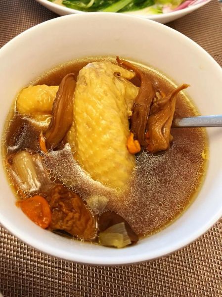 清炖老母鸡汤怎么炖好吃_老母鸡炖汤不腥的秘诀-第3张图片-山城妙识