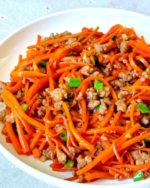 胡萝卜炒肉怎么做_胡萝卜炒肉视频教程-第1张图片-山城妙识