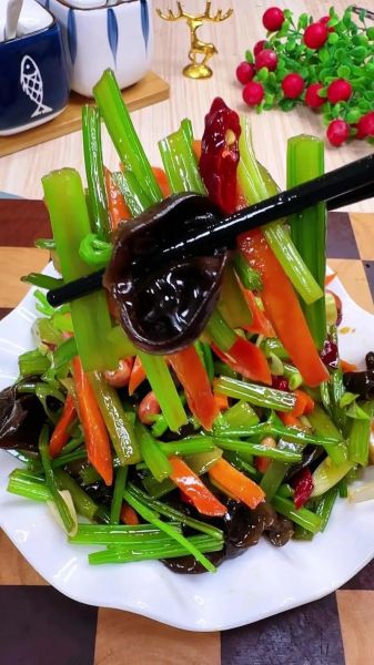 凉拌芹菜怎么做才脆_芹菜焯水几分钟最好-第2张图片-山城妙识 凉拌芹菜怎么做才脆_芹菜焯水几分钟最好-第2张图片-山城妙识