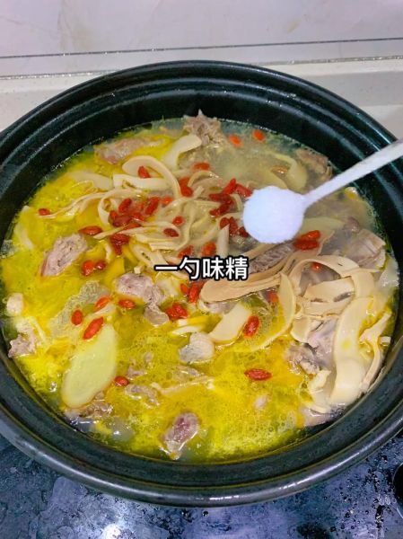 笋干老鸭煲怎么做_老鸭煲笋干要焯水吗-第3张图片-山城妙识 笋干老鸭煲怎么做_老鸭煲笋干要焯水吗-第3张图片-山城妙识