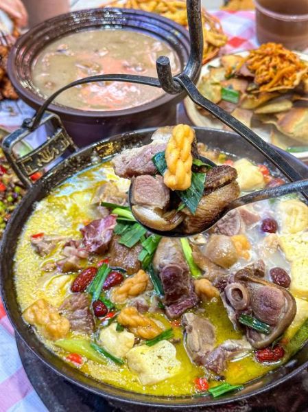 腊猪脚汤锅怎么做_腊猪脚汤锅用什么配菜-第1张图片-山城妙识 腊猪脚汤锅怎么做_腊猪脚汤锅用什么配菜-第1张图片-山城妙识