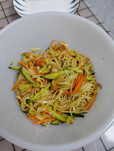 家庭版凉面怎么做_夏天吃凉面会不会胖-第1张图片-山城妙识