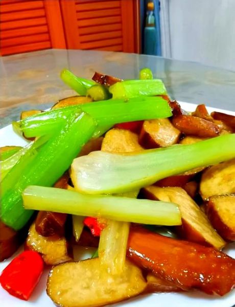 芹菜炒香干怎么炒好吃_芹菜炒香干的做法大全-第2张图片-山城妙识 芹菜炒香干怎么炒好吃_芹菜炒香干的做法大全-第2张图片-山城妙识