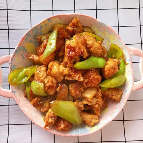 肉段烧茄子怎么做_茄子不吸油技巧-第2张图片-山城妙识 肉段烧茄子怎么做_茄子不吸油技巧-第2张图片-山城妙识