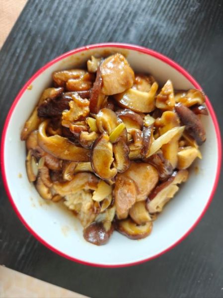 家常蘑菇炖鸡肉怎么做_蘑菇炖鸡肉简单方法-第3张图片-山城妙识 家常蘑菇炖鸡肉怎么做_蘑菇炖鸡肉简单方法-第3张图片-山城妙识