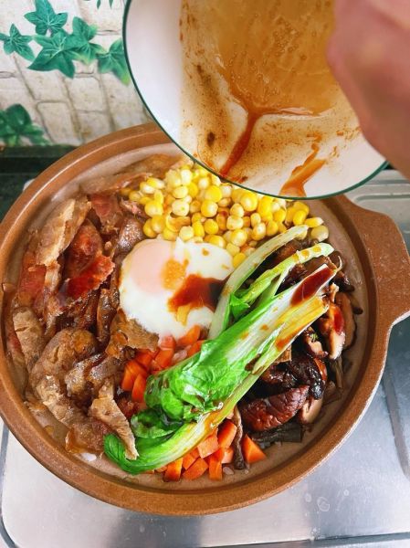 电饭锅自制煲仔饭怎么做_电饭锅煲仔饭要多久-第3张图片-山城妙识 电饭锅自制煲仔饭怎么做_电饭锅煲仔饭要多久-第3张图片-山城妙识