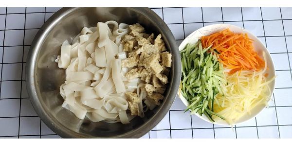 家用凉皮怎么做_凉皮怎么和面不裂-第2张图片-山城妙识 家用凉皮怎么做_凉皮怎么和面不裂-第2张图片-山城妙识