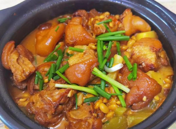 猪脚炖黄豆怎么炖才软烂_猪脚炖黄豆的窍门-第3张图片-山城妙识