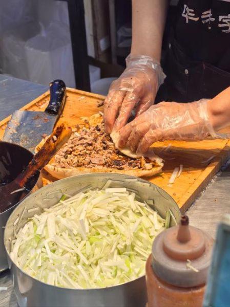正宗李连贵熏肉大饼好吃吗_李连贵熏肉大饼哪家最正宗-第1张图片-山城妙识 正宗李连贵熏肉大饼好吃吗_李连贵熏肉大饼哪家最正宗-第1张图片-山城妙识