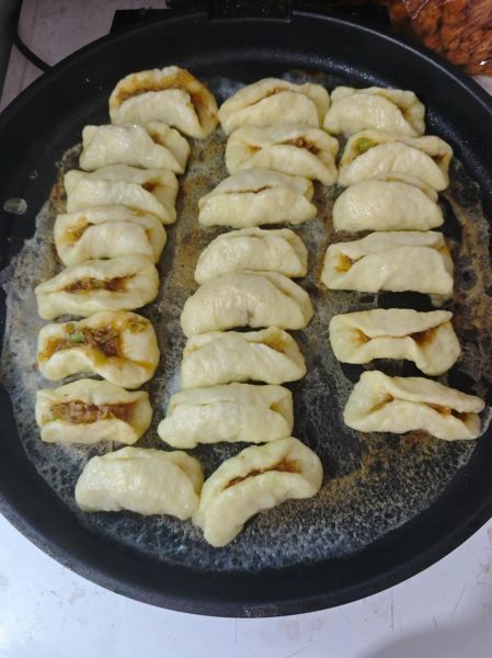 平底锅水煎包怎么做_平底锅水煎包底部金黄技巧-第1张图片-山城妙识 平底锅水煎包怎么做_平底锅水煎包底部金黄技巧-第1张图片-山城妙识