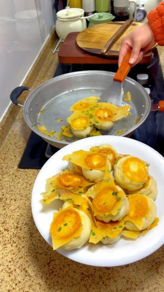 平底锅水煎包怎么做_平底锅水煎包底部金黄技巧-第2张图片-山城妙识 平底锅水煎包怎么做_平底锅水煎包底部金黄技巧-第2张图片-山城妙识