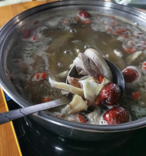 狗肉火锅的做法_狗肉火锅配菜有哪些-第1张图片-山城妙识 狗肉火锅的做法_狗肉火锅配菜有哪些-第1张图片-山城妙识