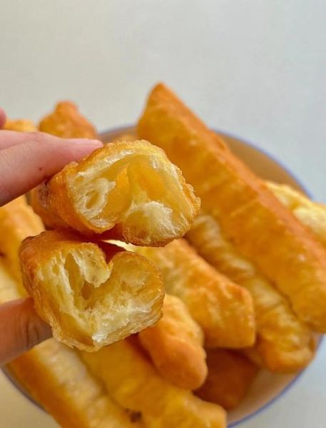 家庭自制小油条的做法_油条怎么又酥又蓬松-第1张图片-山城妙识