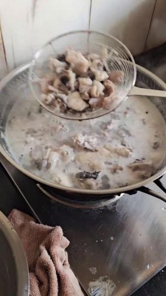 安康鱼肝炖豆腐怎么做_安康鱼肝炖豆腐窍门-第3张图片-山城妙识