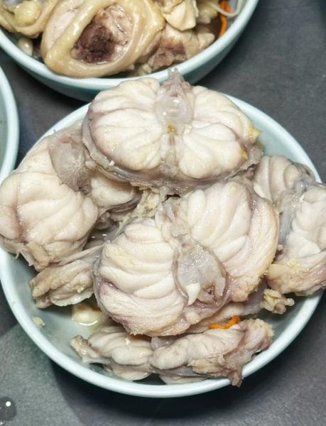 安康鱼肝炖豆腐怎么做_安康鱼肝炖豆腐窍门-第2张图片-山城妙识