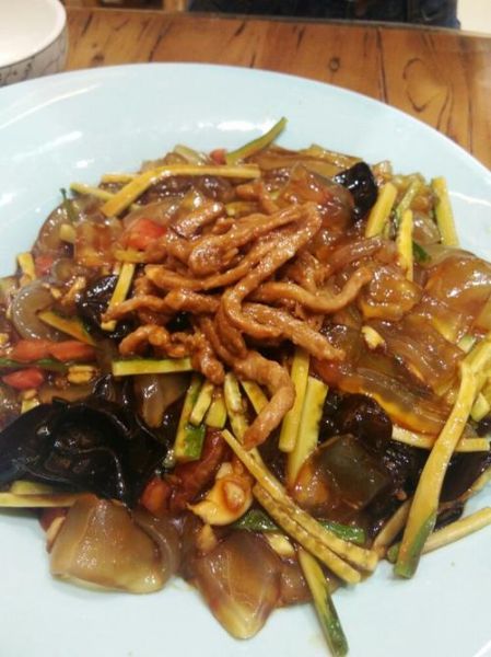 青椒拉皮肉丝怎么做_青椒拉皮肉丝热量高吗-第3张图片-山城妙识