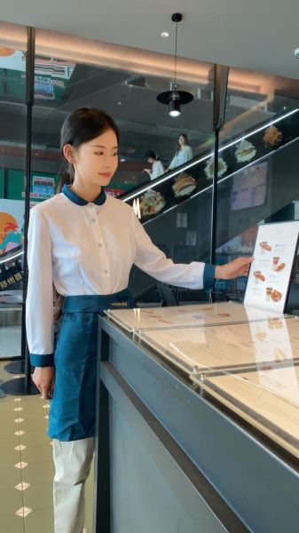 西餐厅服务员累吗_西餐厅工作强度大吗-第1张图片-山城妙识