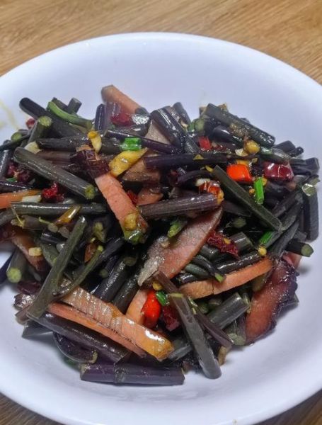 干蕨菜怎么泡发_干蕨菜炒肉的做法-第1张图片-山城妙识