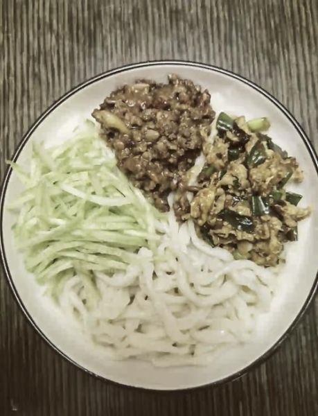 干黄酱怎么做炸酱面_炸酱面干黄酱比例是多少-第1张图片-山城妙识 干黄酱怎么做炸酱面_炸酱面干黄酱比例是多少-第1张图片-山城妙识