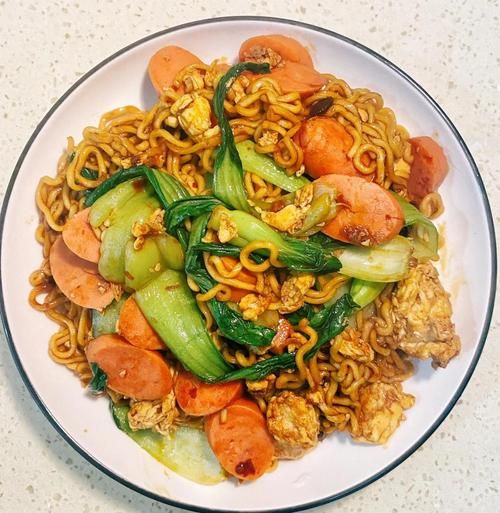 炒方便面最简单的做法_炒方便面需要几分钟-第1张图片-山城妙识