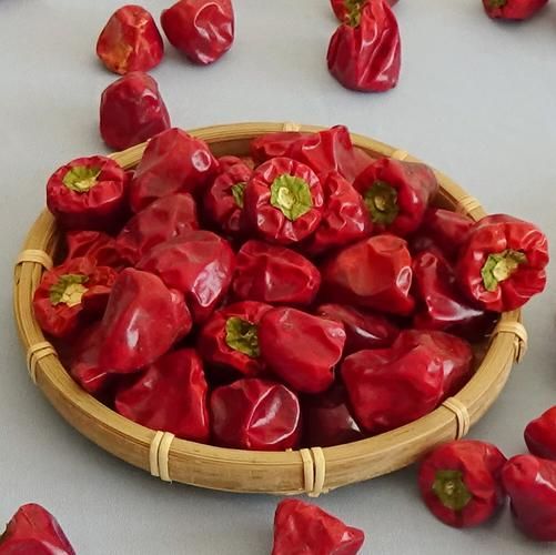 灯笼椒怎么挑选_灯笼椒和青椒区别-第2张图片-山城妙识