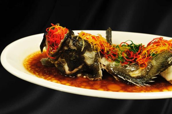 清蒸石斑鱼怎么蒸才鲜嫩_石斑鱼蒸多久最佳-第3张图片-山城妙识