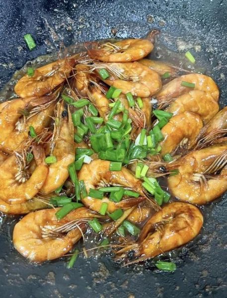 红烧海虾怎么烧好吃窍门_红烧海虾要不要焯水-第1张图片-山城妙识 红烧海虾怎么烧好吃窍门_红烧海虾要不要焯水-第1张图片-山城妙识