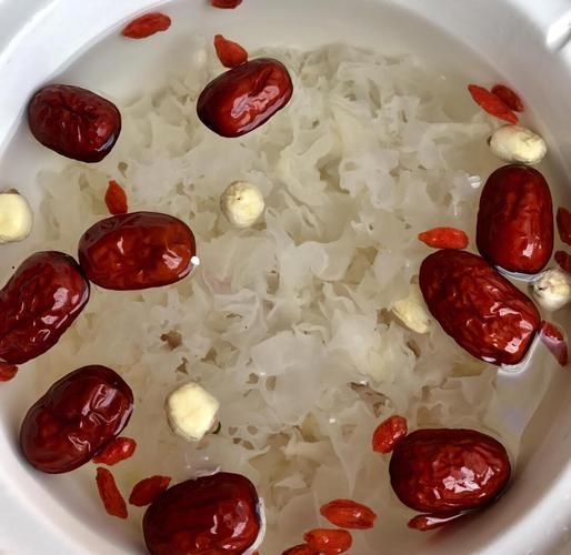 白木耳莲子汤的功效_白木耳莲子汤可以天天喝吗-第2张图片-山城妙识 白木耳莲子汤的功效_白木耳莲子汤可以天天喝吗-第2张图片-山城妙识