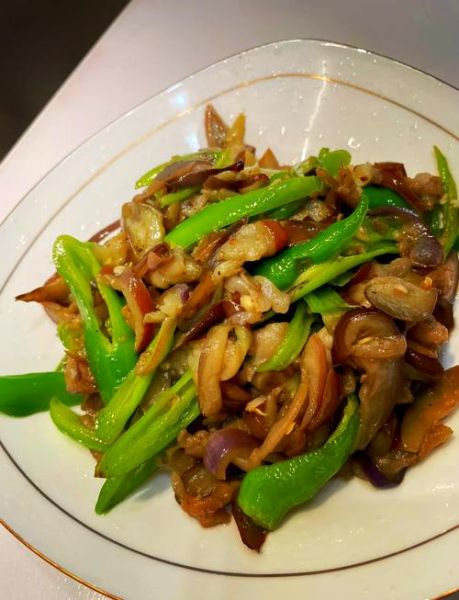 青茄子怎么炒好吃_青茄子炒肉家常做法-第1张图片-山城妙识