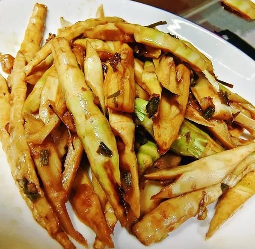 油焖春笋怎么做_油焖春笋要不要焯水-第2张图片-山城妙识