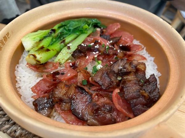 腊肉煲仔饭怎么做_腊肉煲仔饭家常做法-第1张图片-山城妙识