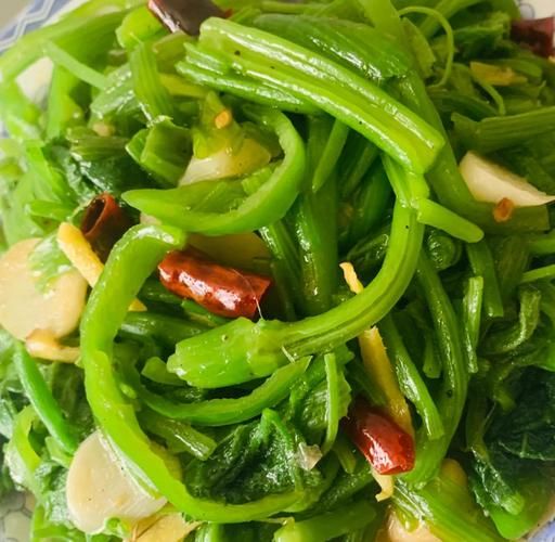 南瓜叶怎么炒好吃又简单_南瓜叶炒多久才嫩-第1张图片-山城妙识
