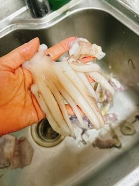 孜然鱿鱼须怎么炒才嫩_孜然鱿鱼须焯水还是直接炒-第3张图片-山城妙识