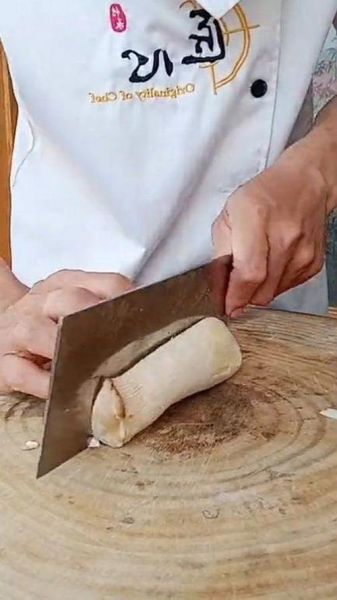 杏鲍菇怎么切菱形_菱形切法技巧-第1张图片-山城妙识 杏鲍菇怎么切菱形_菱形切法技巧-第1张图片-山城妙识